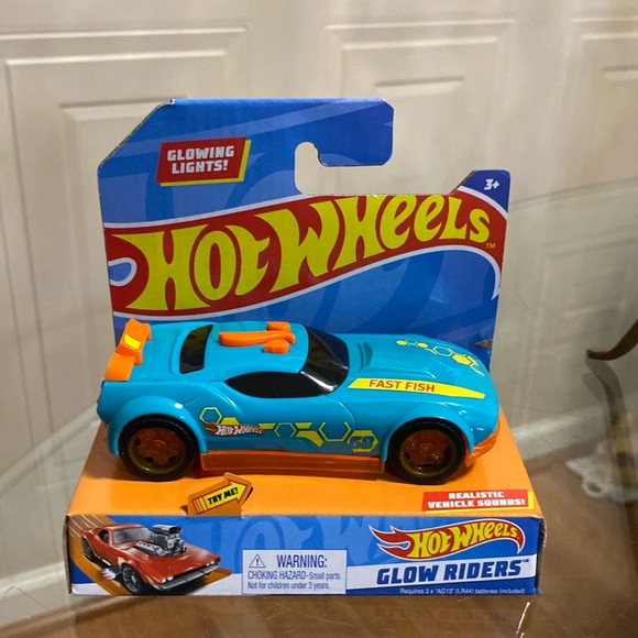 Hot wheels | Toys | Hot Wheels Glow Riders Fast Fish Glowing Lights ...